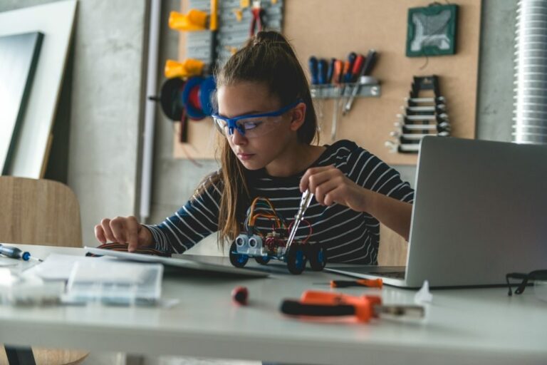 10 Tips on How to Be a Better STEM Teacher - Thimble.io Online STEM Classes